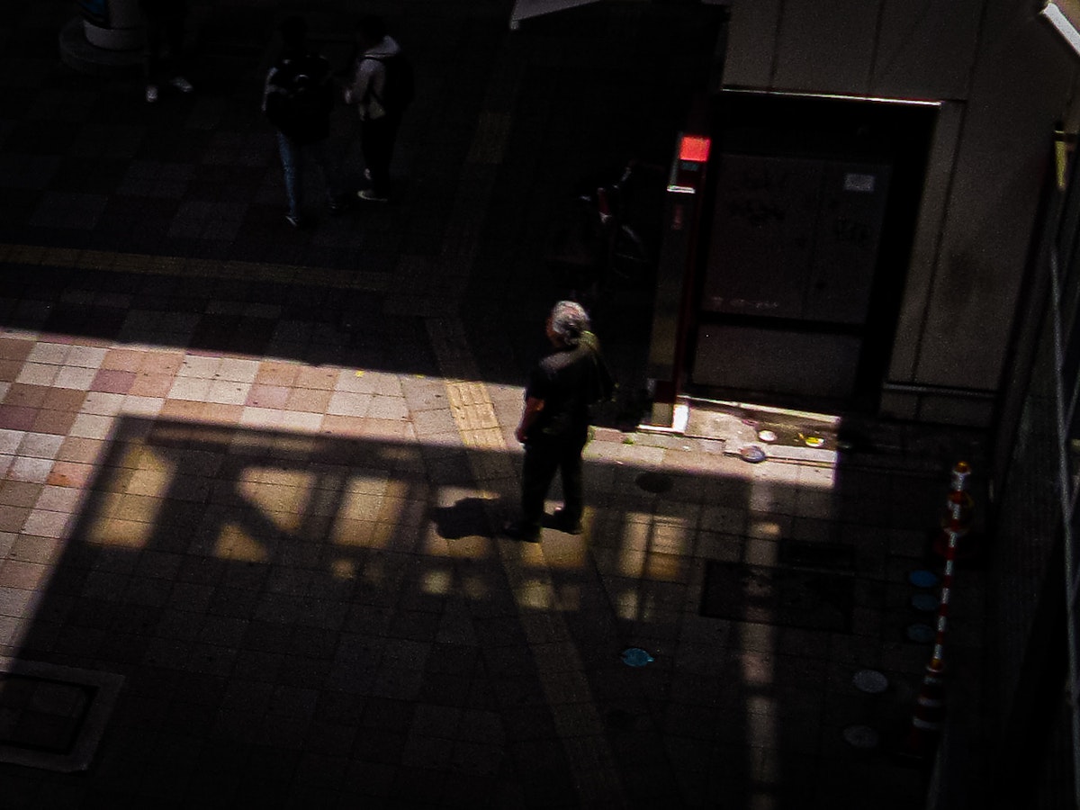 日暮里駅前 #shadow | CoQ10 | cizucu