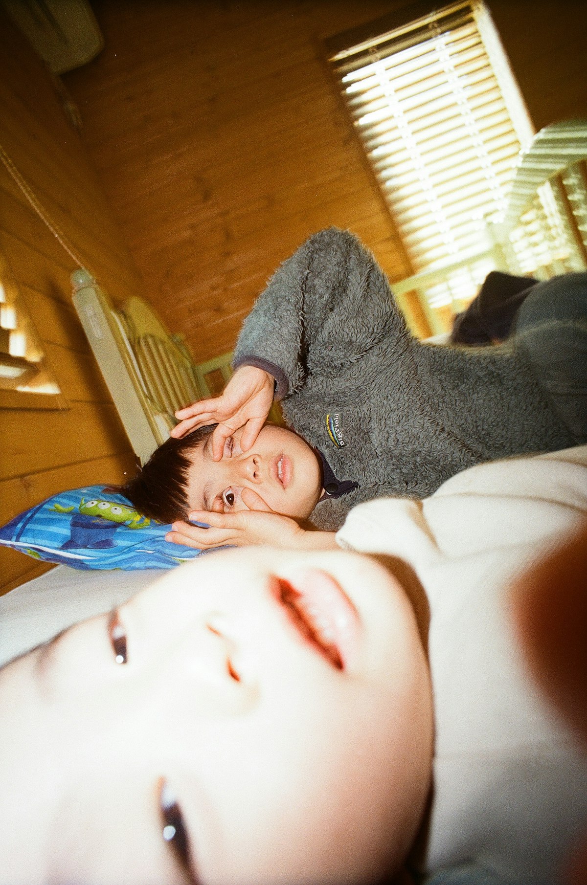 เตียง Photos | Download Royalty-Free Images & High-Resolution Pictures | cizucu