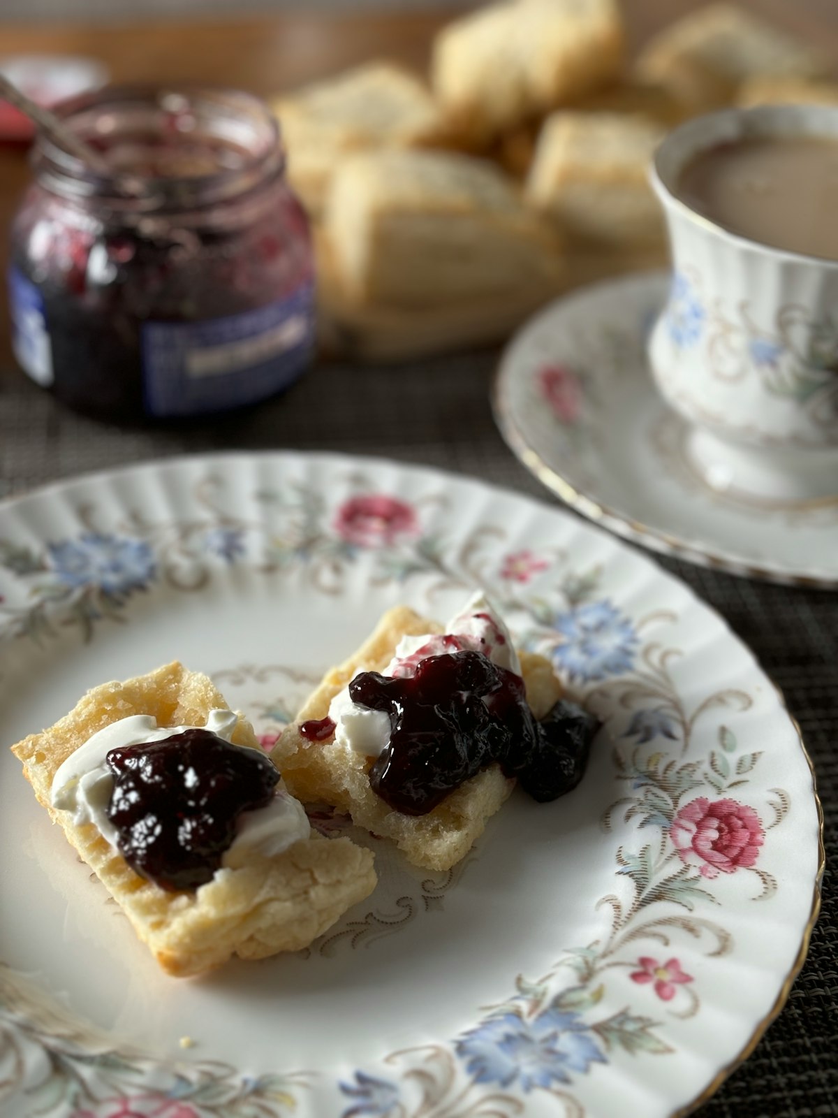 Fotos von จานลายดอกไม้ | Lizenzfreie und hochauflösende Bilder herunterladen | cizucu