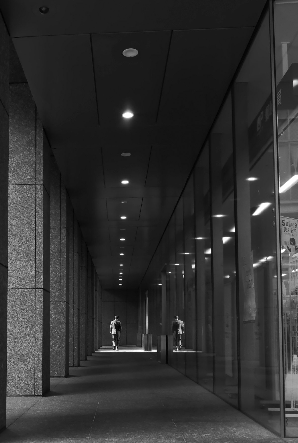 Proceed inside the building. #streetsnap #snap #Black and White ...
