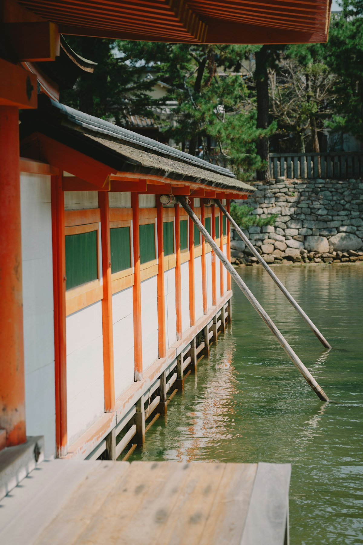 Japanese Building Water Edge Red Pillars Green Windows Traditional ...
